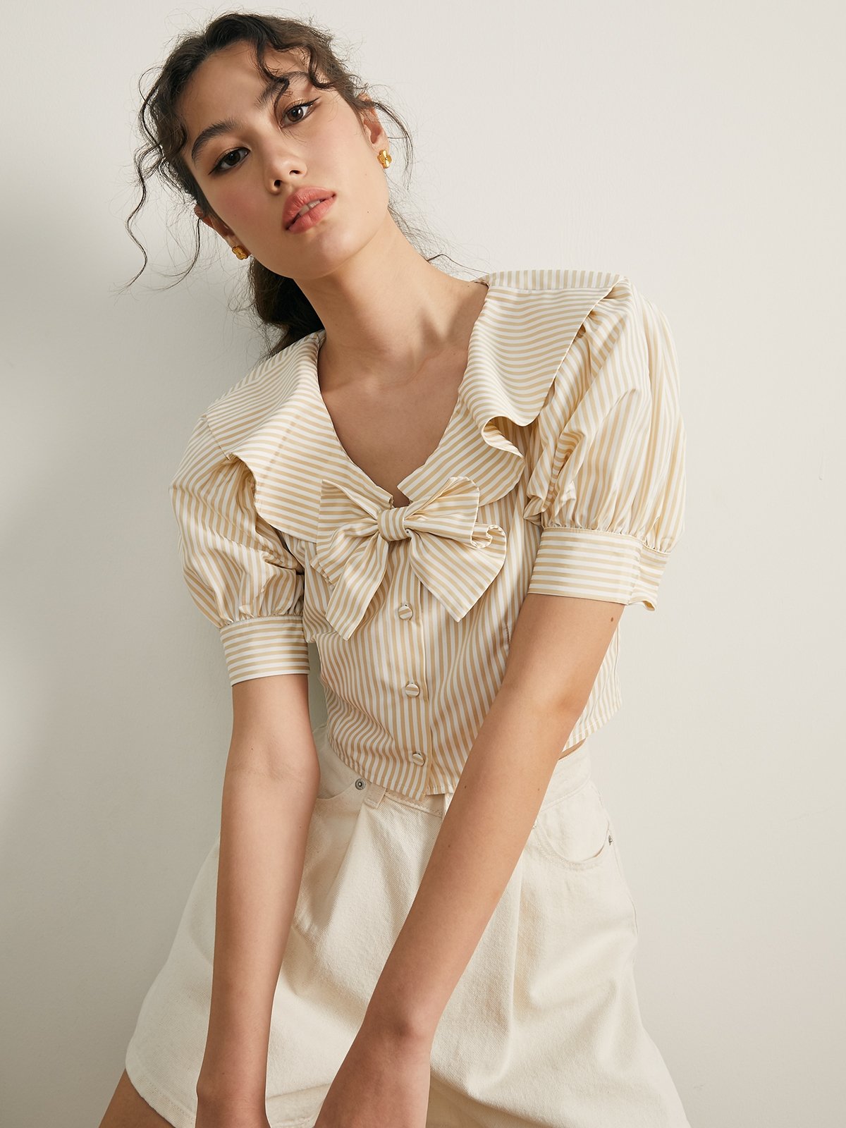 Bow Front Puffed Sleeve Crop Top Beige Pomelo Fashion