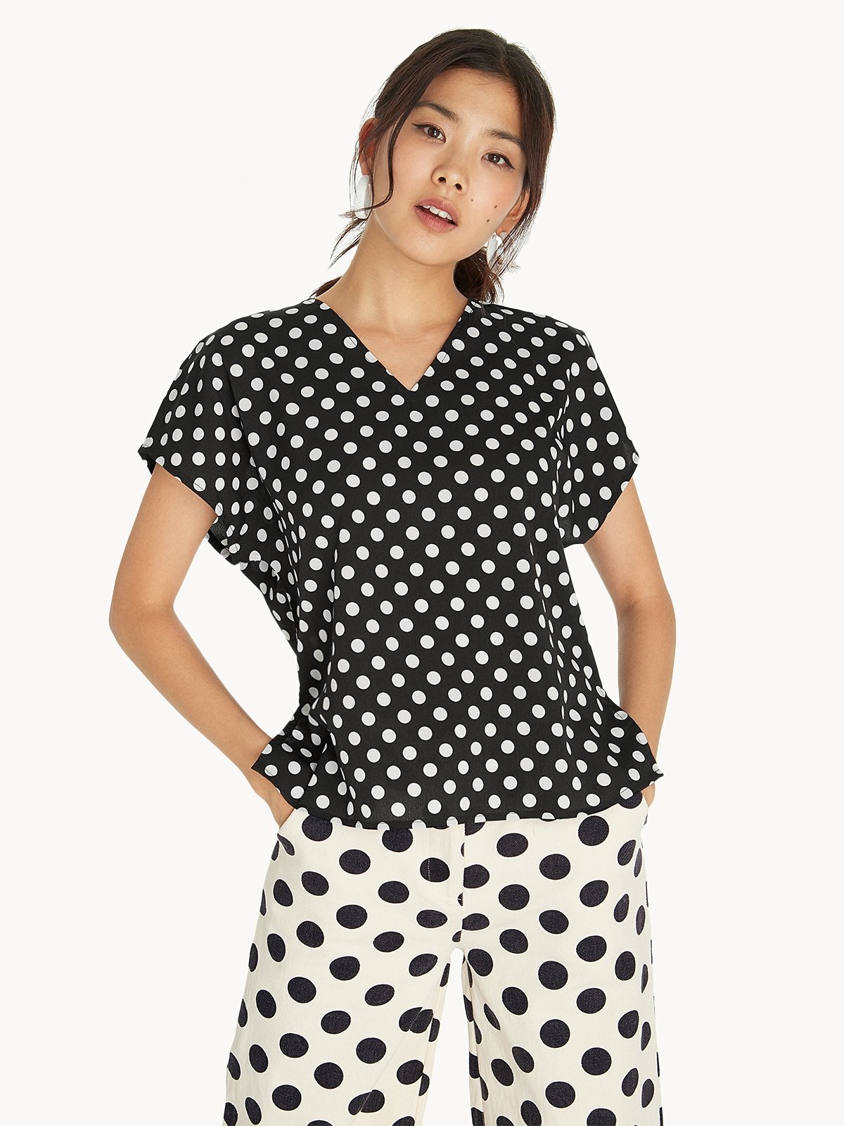 Polka Dot V Neck Top - Black - Pomelo Fashion