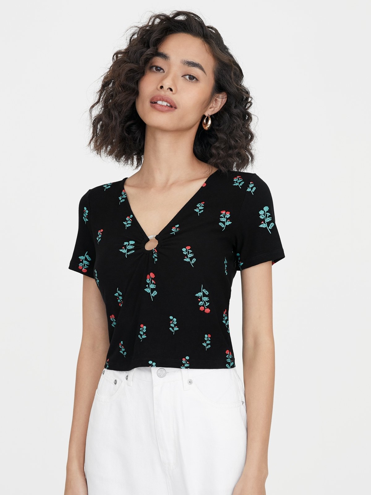 Ringed Neckline Floral Knit Top - Black - Pomelo Fashion