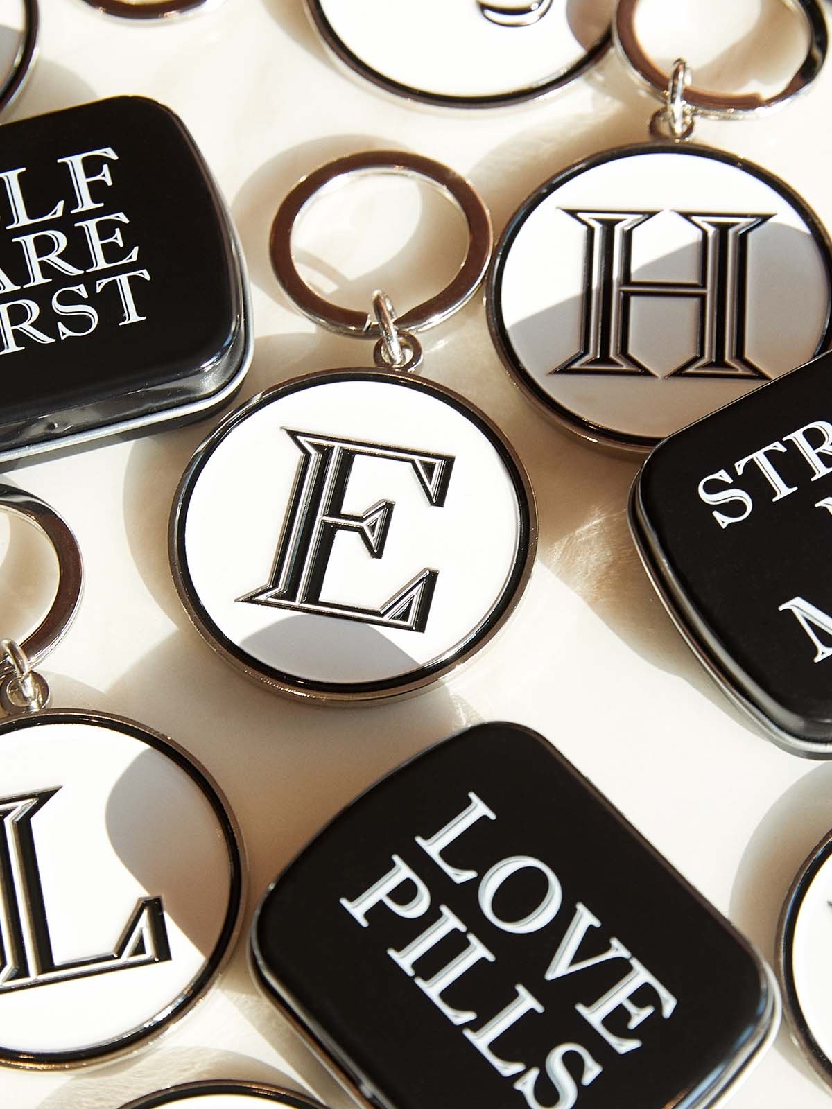 Letter E Keychain - White - Pomelo Fashion