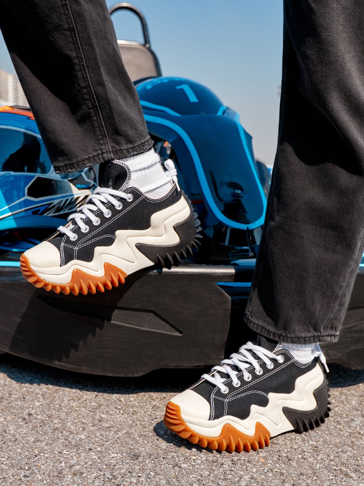 Run Star Motion Sneakers - Black/White - Pomelo Fashion