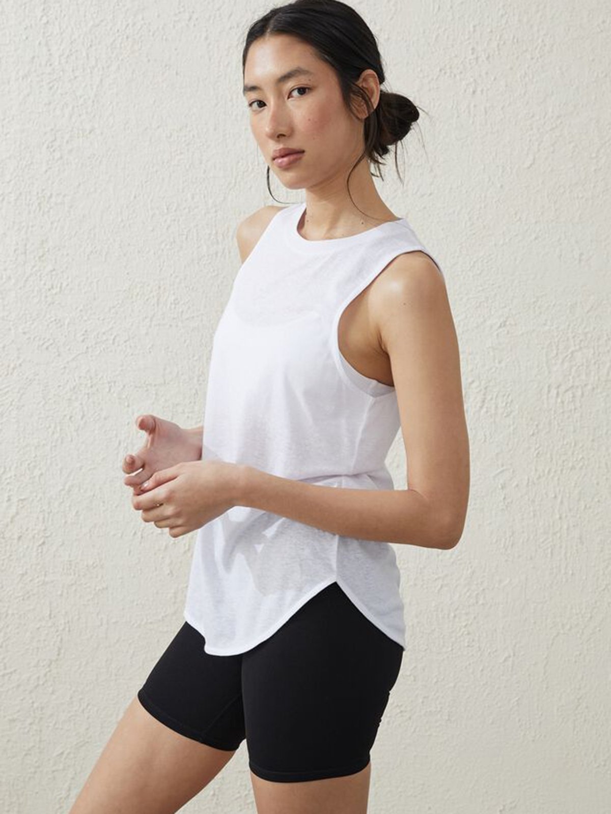 Body Active Curve Hem Tank - White - Pomelo Fashion
