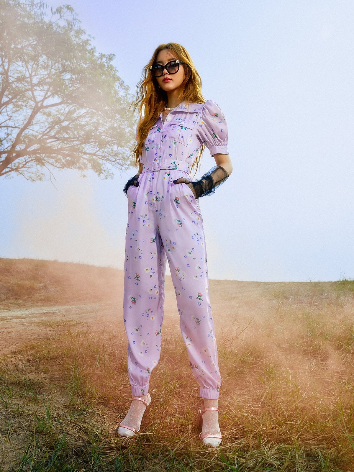 Sretsis | Pomelo. ชุดจัมพ์สูทลายดอกกุหลาบเดซี่และฟอร์เก็ตมีน็อต - สี ...