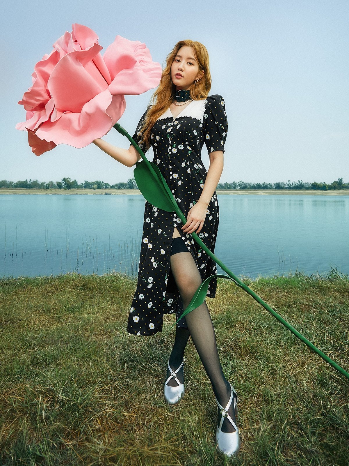 Sretsis | Pomelo. Rosa Daisy Forget-me-not Maxi Dress - Black - Pomelo ...