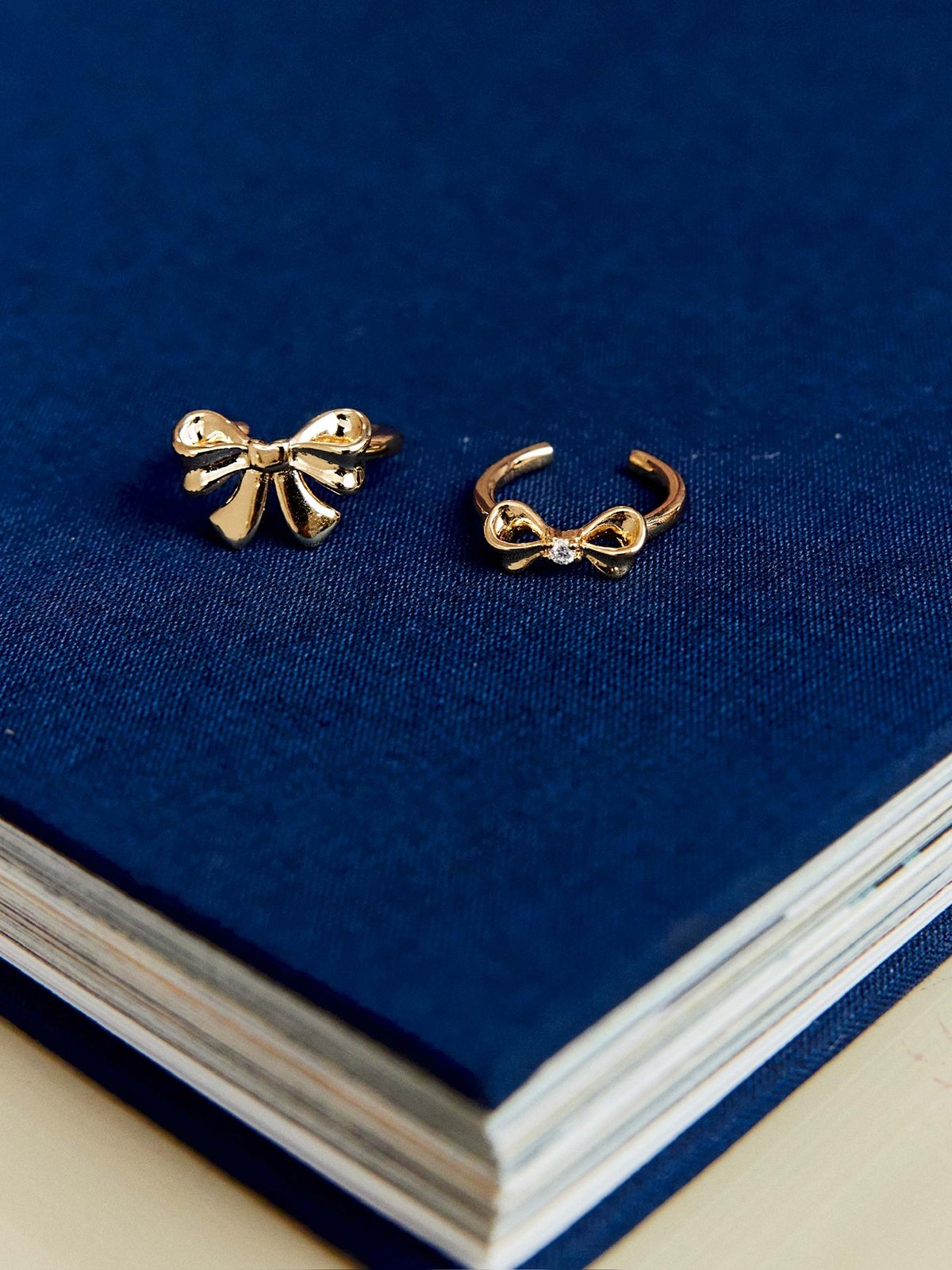 เซ็ตแหวนนิ้วมือ รุ่น Marie Ribbon Ring Set - สีทอง - Pomelo Fashion