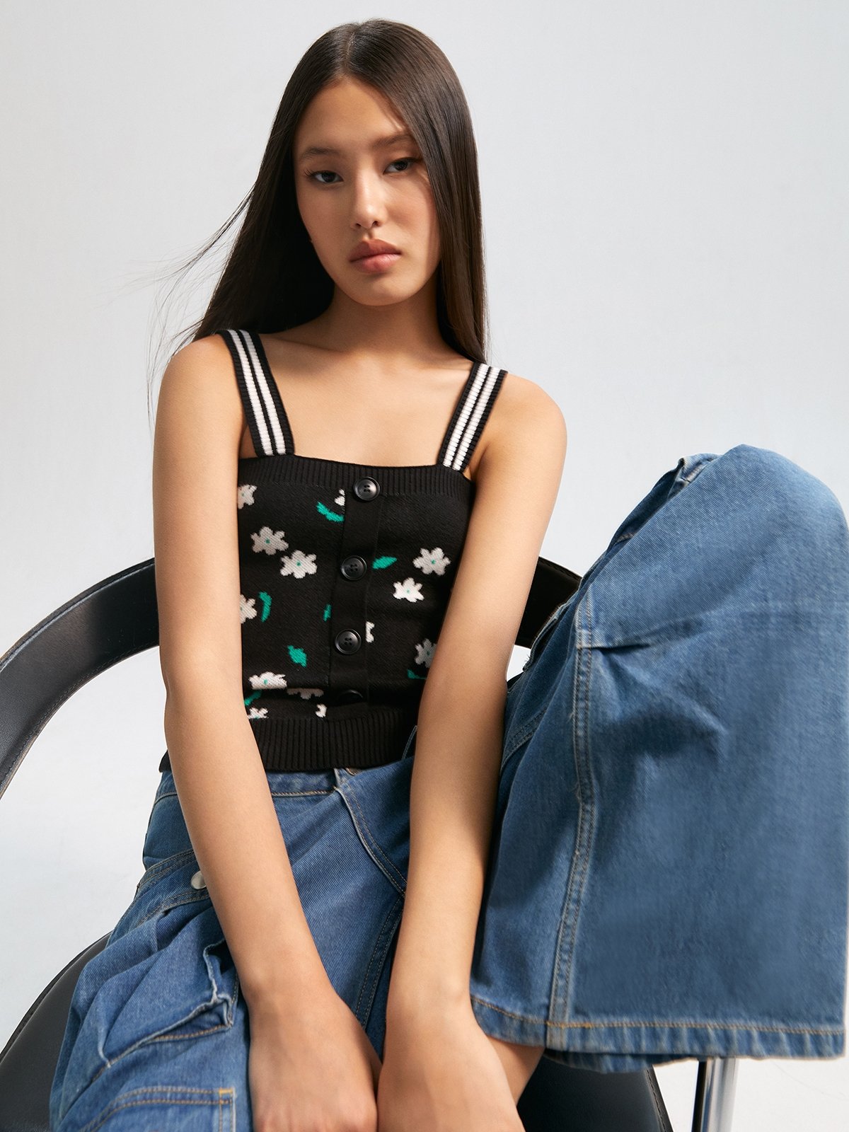 Floral Printed Knitted Cami Top with Button Detail - Black - Pomelo Fashion