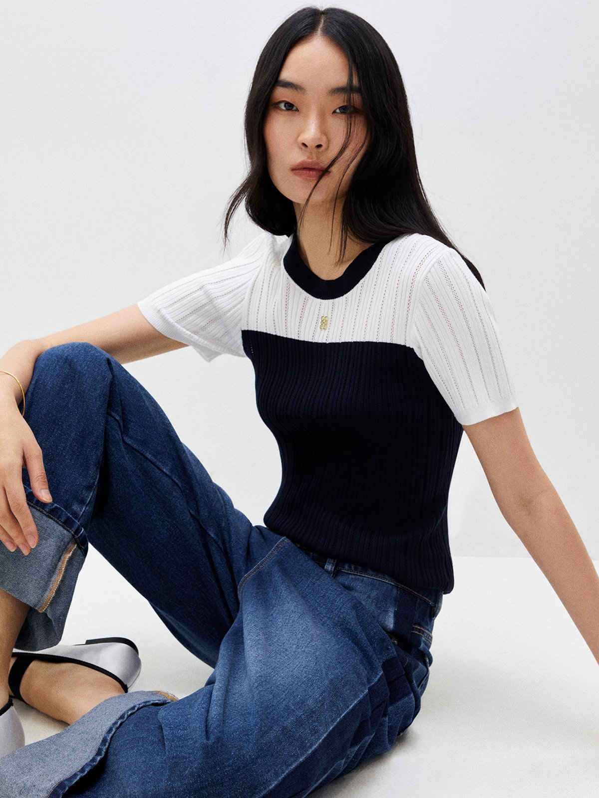 Two Tone Knitted Tee Shirt with Gold Hardware Detail - Navy/White ...