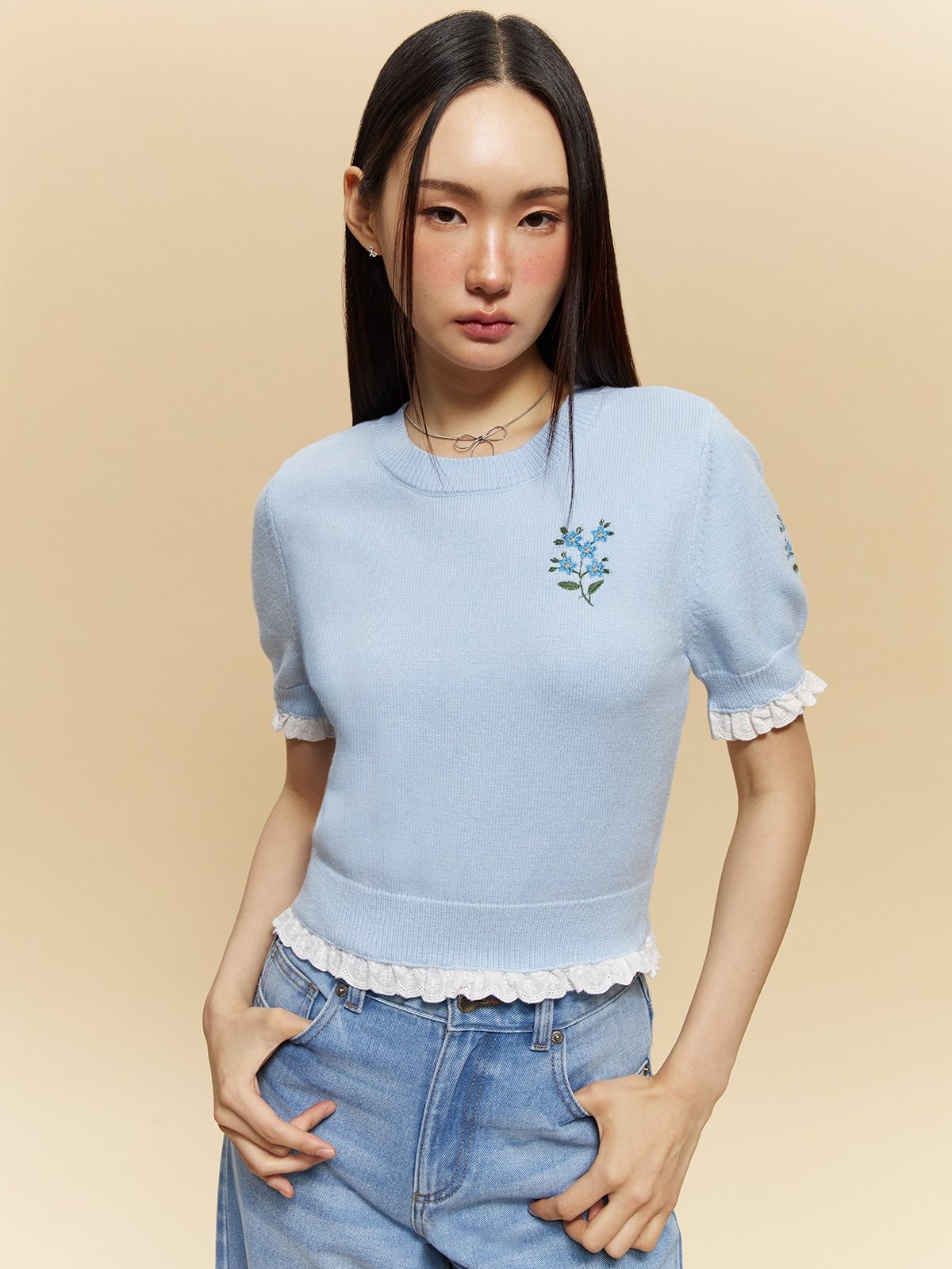 เสื้อครอปไหมพรมปักลายดอกไม้มาพร้อมดีเทลขอบระบาย - สี Baby Blue - Pomelo ...