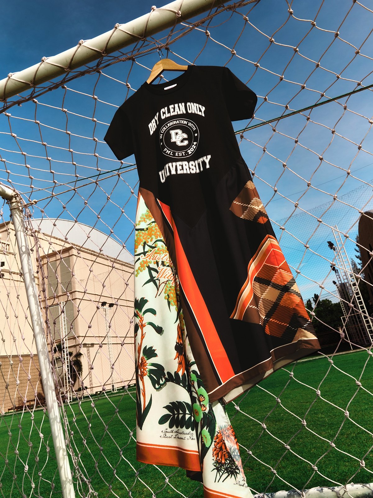 Pomelo. x Dry Clean Only เชิ้ตเดรสยาวพิมพ์ลายซิกเนเจอร์ - สีดำ - Pomelo ...