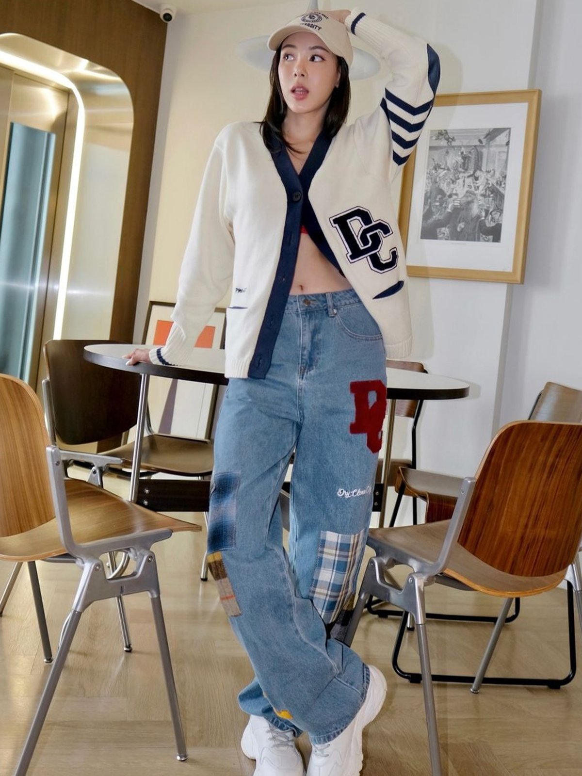 Pomelo. x Dry Clean Only กางเกงยีนส์ทรงตรงแต่งดีเทลแผ่นปะสุดเก๋ - สีฟ้า ...