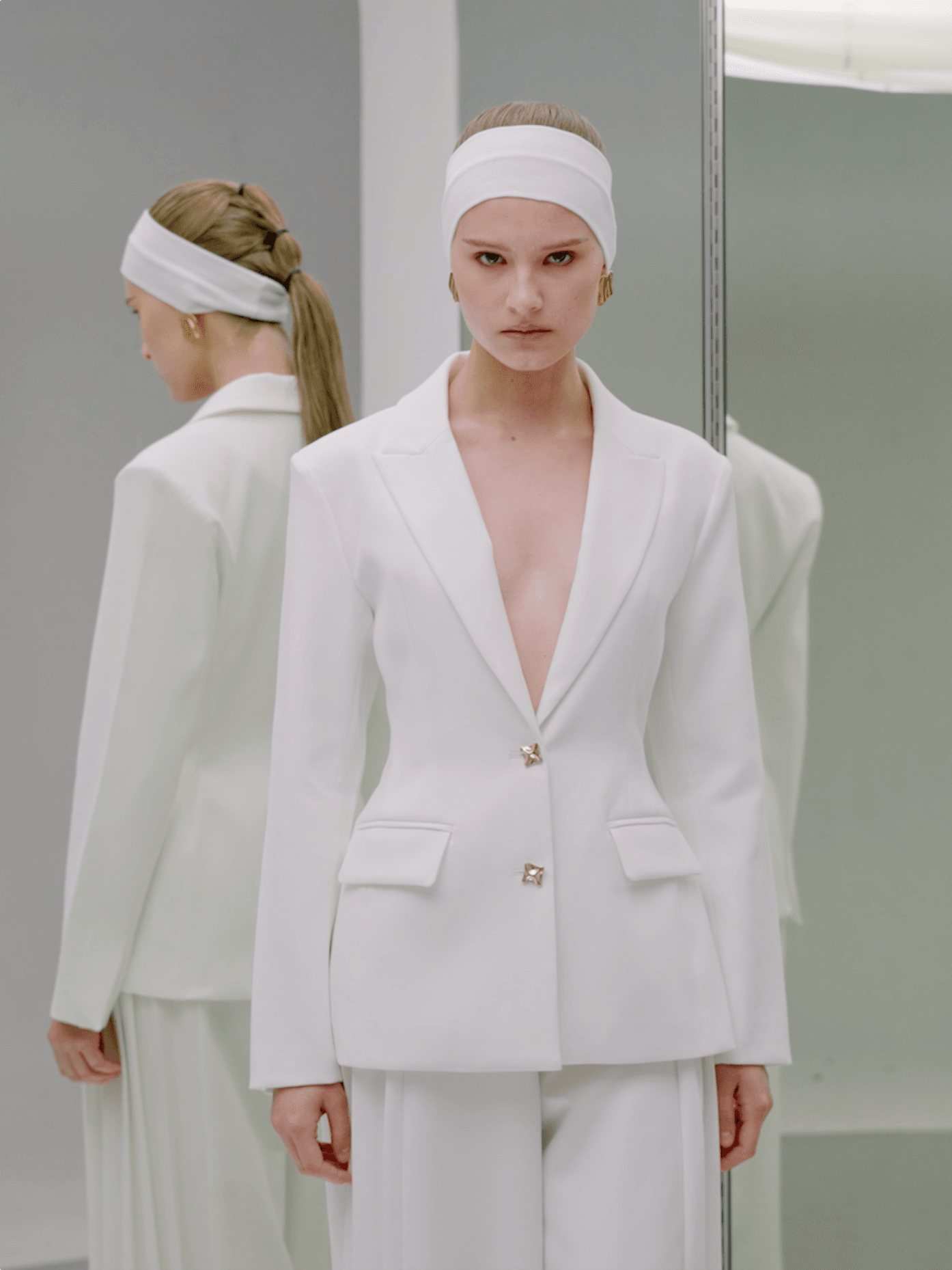 Deep V-Neck Blazer - White - Pomelo Fashion